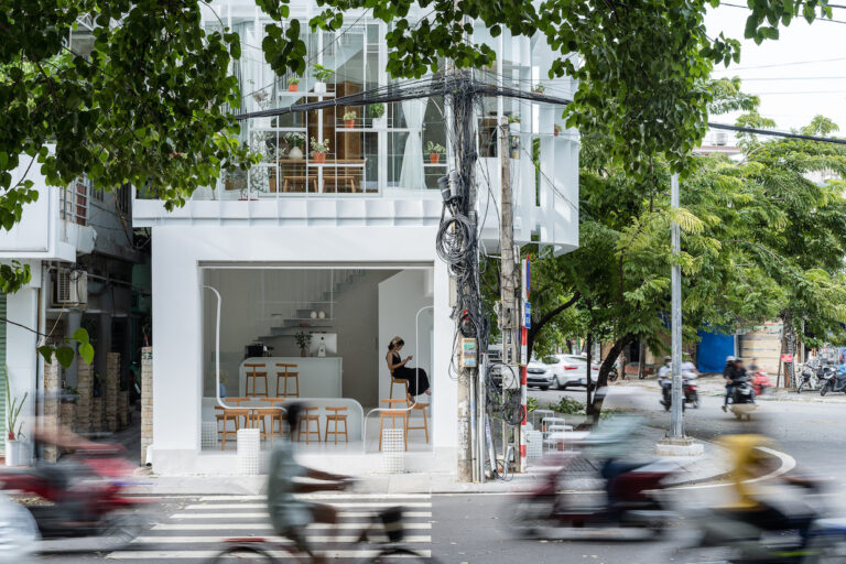 Design Details: The Vertical Louvers of Tiam House Cafe in Vietnam